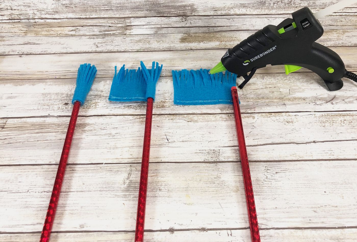 Dr. Suess Thing 1 and Thing 2 Pencil Craft-Little Sprouts Learning