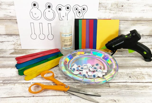 Craft Stick Alien Flying Saucers-Little Sprouts Learning
